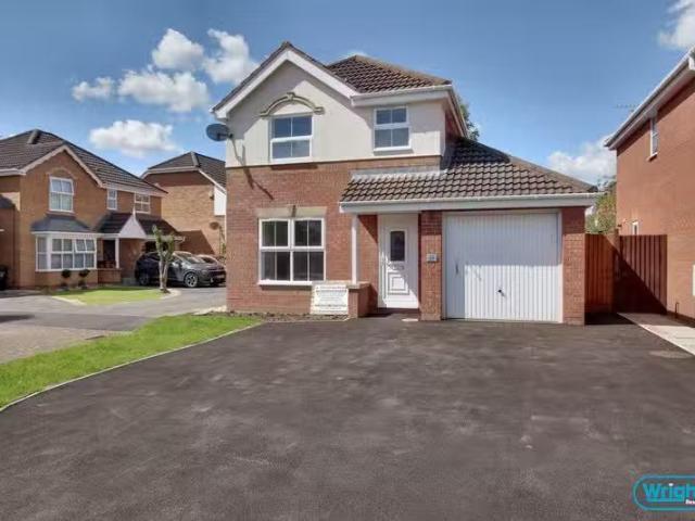 3 bedroom detached house for rent in Stokehill, Trowbridge, BA14