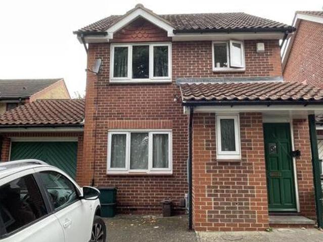 3 Bedroom Detached House For Rent In Sutton, London