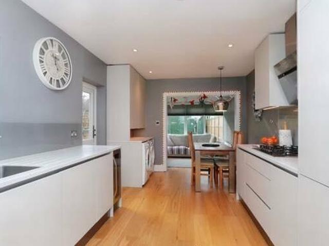 3 bedroom detached house for rent in Surbiton KT6