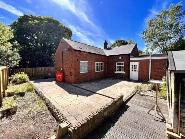 3 bedroom detached house for rent in Potterhouse Lane, Durham.