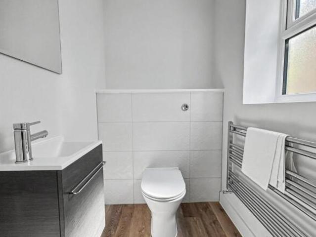 3 bedroom detached house for rent in Poole, BH15