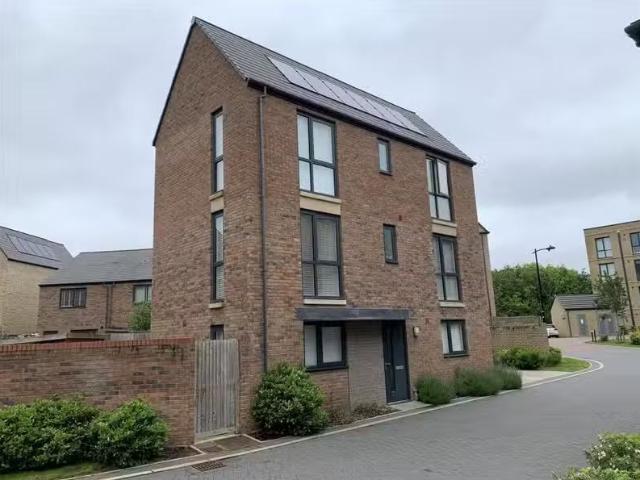 3 bedroom detached house for rent in Porter Road, Trumpington.