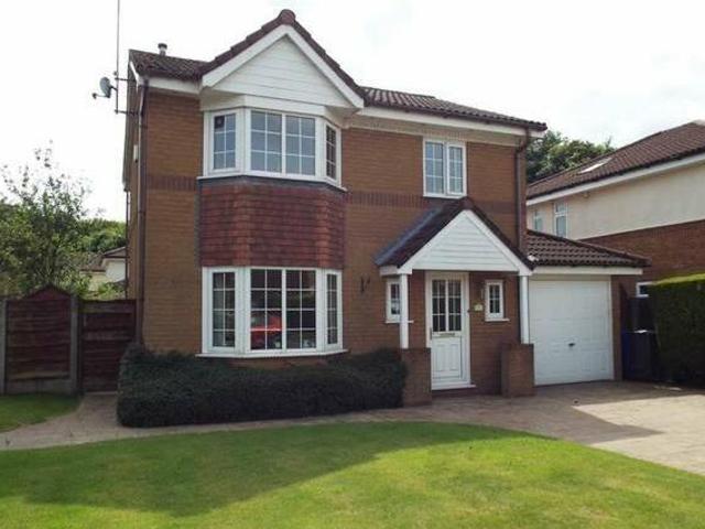 3 bedroom detached house for rent in Palmerston Close Ramsbottom BL0