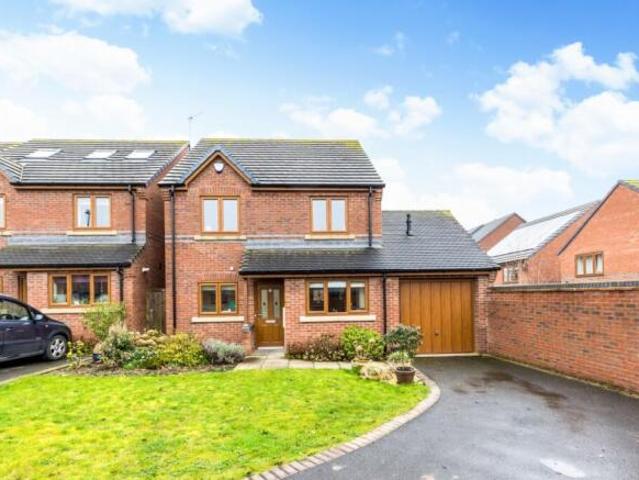 3 bedroom detached house for rent in Park Road, Lillington, CV32