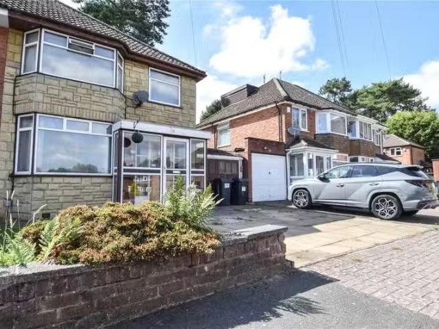 3 bedroom detached house for rent in Peters Avenue, Northfield.