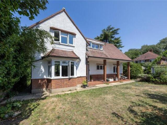 3 bedroom detached house for rent in Petersham Road, Petersham, TW10