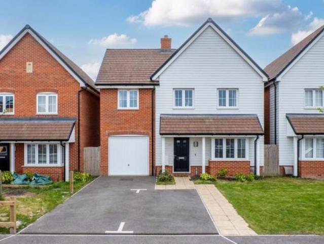 3 bedroom detached house for rent in Pear Tree Orchard Bapchild ME10