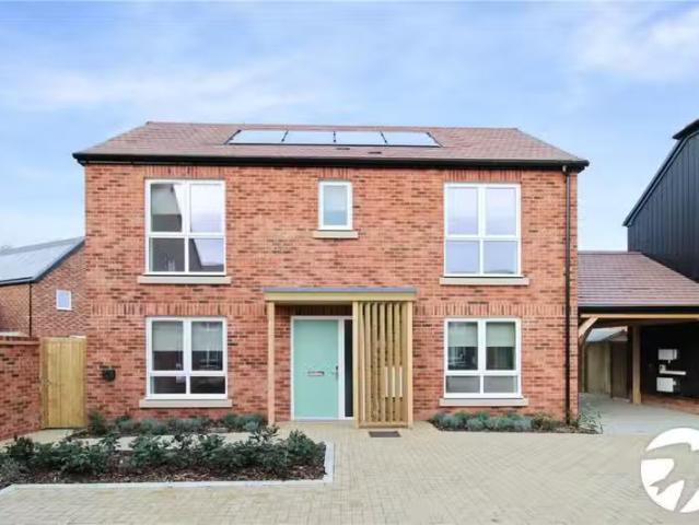 3 bedroom detached house for rent in Pelsey Close, Alkerden, E.