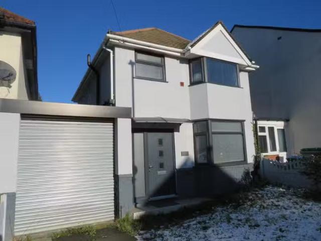 3 bedroom detached house for rent in Penncricket Lane, OLDBURY.