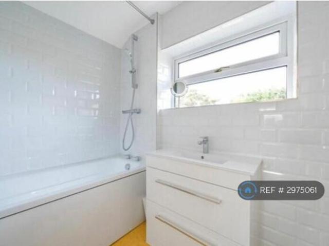 3 bedroom detached house for rent in Pentland Rise, Bedford, MK41
