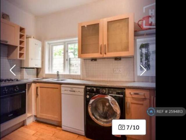 3 bedroom detached house for rent in Plough Lane, Purley, CR8