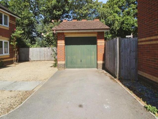 3 bedroom detached house for rent in Primrose Close, Swindon, SN25