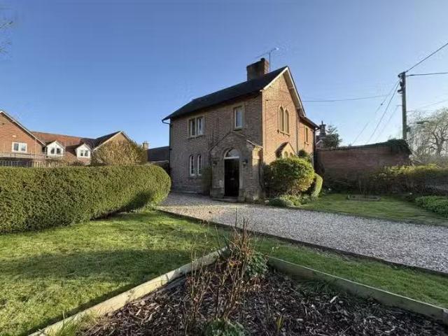 3 bedroom detached house for rent in Puddletown, DT2