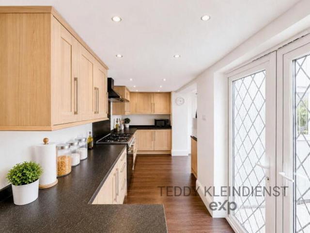 3 bedroom detached house for rent in Purbeck Avenue, New Malden, KT3 6RW, KT3