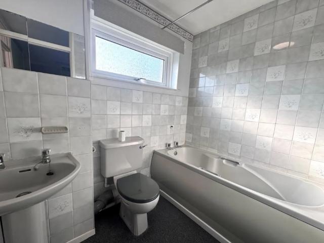 3 bedroom detached house for rent in Quantock Drive, Ashford, Kent, TN24
