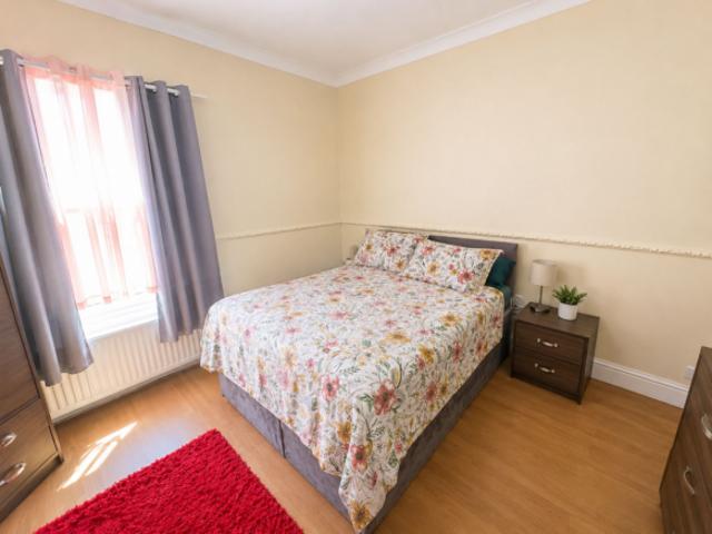 3 bedroom detached house for rent in Queens Road, Peterborough, PE2