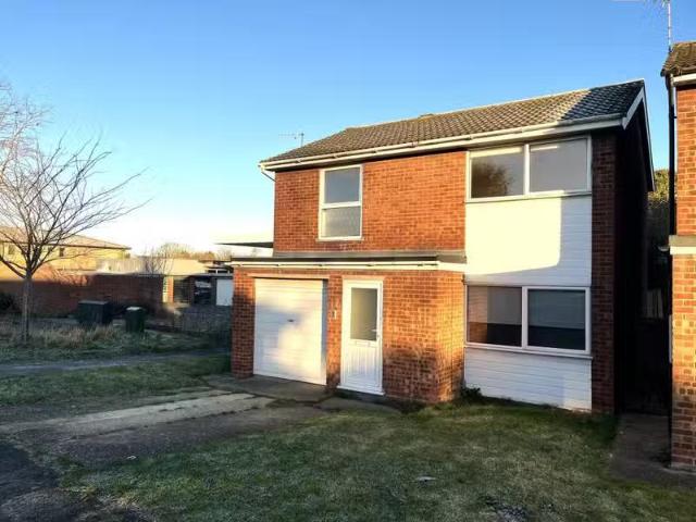 3 bedroom detached house for rent in Rothleigh Road, Cambridge.