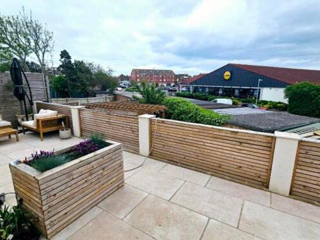 3 bedroom detached house for rent in Rotunda Road, Eastbourne, East Sussex, BN23