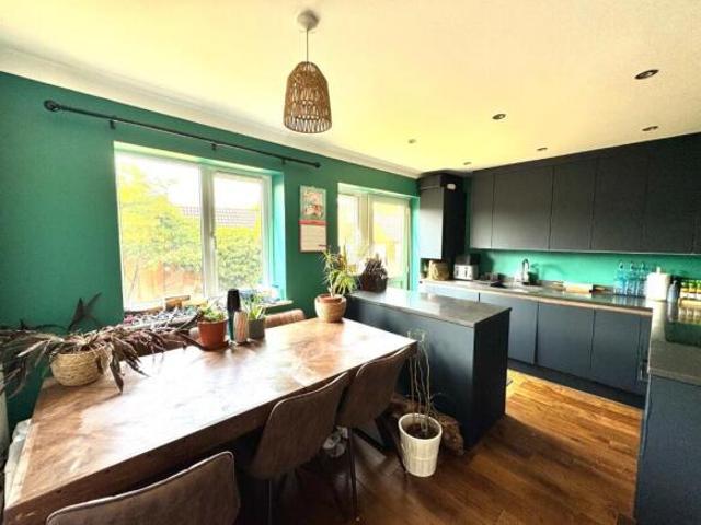 3 bedroom detached house for rent in Rockcroft, East Hunsbury, Northampton, NN4