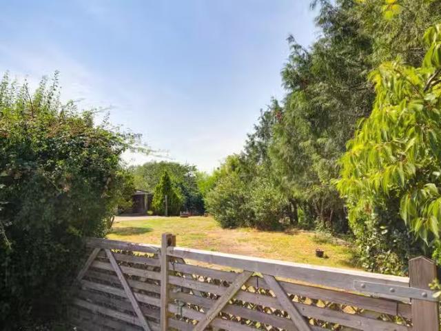 3 bedroom detached house for rent in Rookery Villas, Minsterwo.