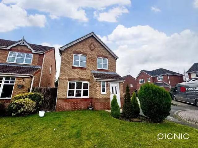 3 bedroom detached house for rent in Rosewood Drive, Winsford.