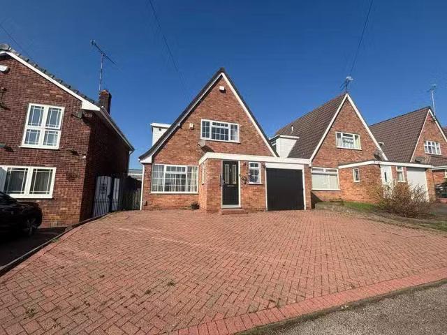 3 bedroom detached house for rent in Rossendale Way, Nuneaton.