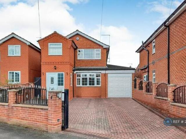 3 Bedroom Detached House For Rent In Radcliffe on trent, Nottingham