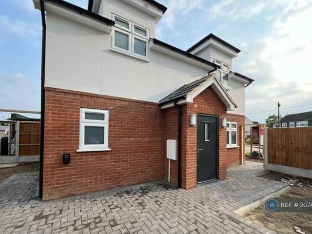 3 Bedroom Detached House For Rent In Rainham
