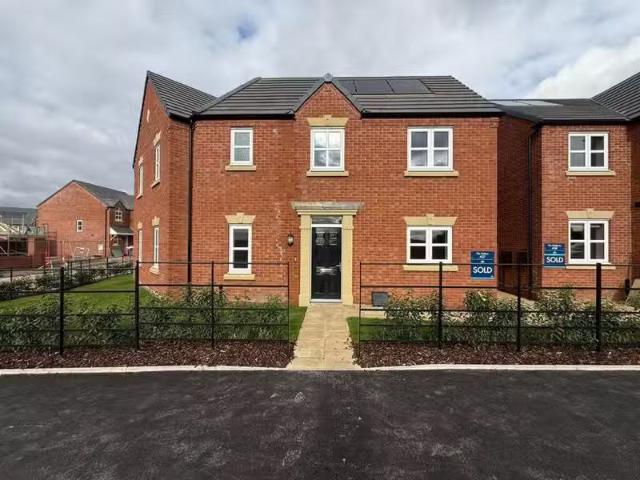 3 bedroom detached house for rent in Rivington Park, Bolton, BL6