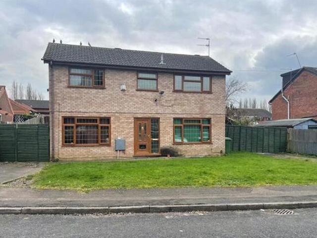 3 Bedroom Detached House For Rent In Wolverhampton, West Midlands