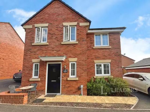 3 bedroom detached house for rent in Woodhouse Drive, Kenilwor.