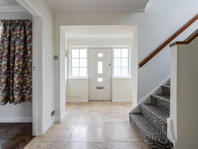 3 bedroom detached house for rent in Woodruff Avenue, Guildford, GU1