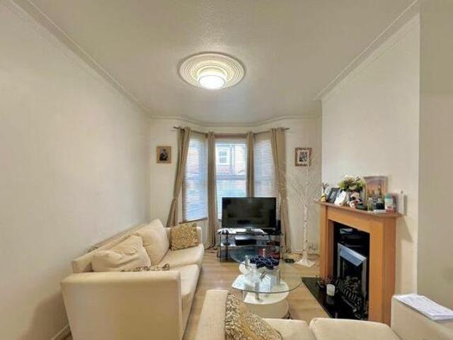 3 Bedroom Detached House For Rent In Walthamstow