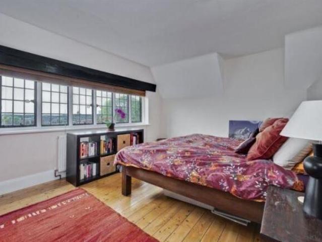 3 bedroom detached house for rent in Warwicks Bench, Guildford, GU1