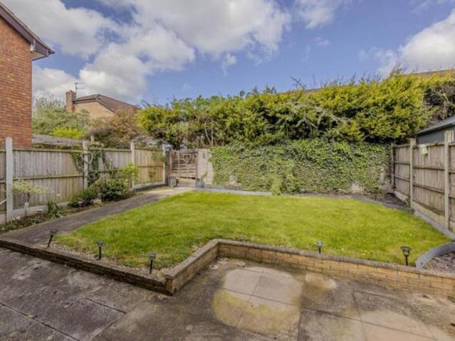 3 bedroom detached house for rent in Wellbury Close, Stoke On Trent, ST4