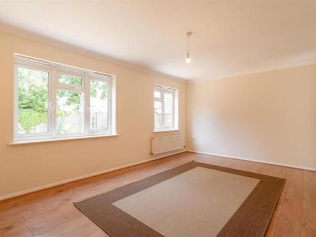 3 bedroom detached house for rent in Wellesley Road, Cheltenham, GL50