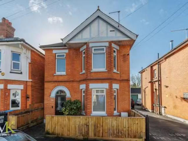 3 bedroom detached house for rent in Wheaton Road, Bournemouth.