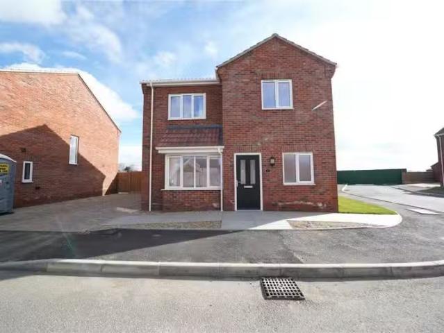 3 bedroom detached house for rent in White Horse Drive, West R.