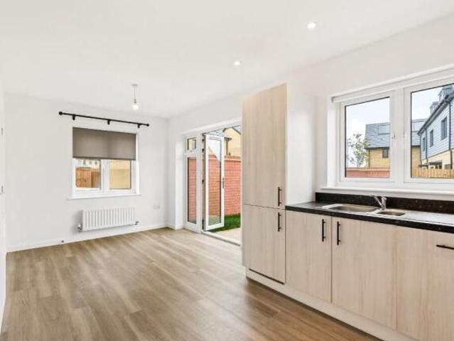 3 bedroom detached house for rent in Whitehouse Park, Milton Keynes, Buckinghamshire, MK8