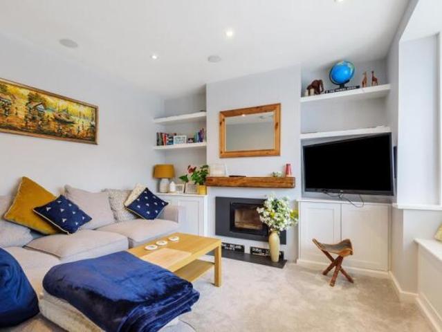 3 bedroom detached house for rent in Whitemore Road, Guildford, GU1