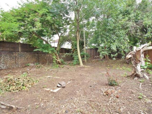 3 bedroom detached house for rent in Whitton Road, Hounslow, TW3