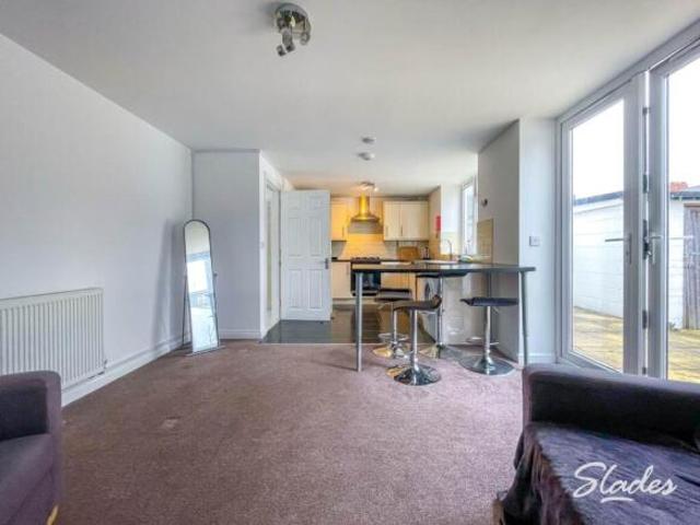 3 bedroom detached house for rent in Wickham Road, Pokesdown, Bournemouth, BH7