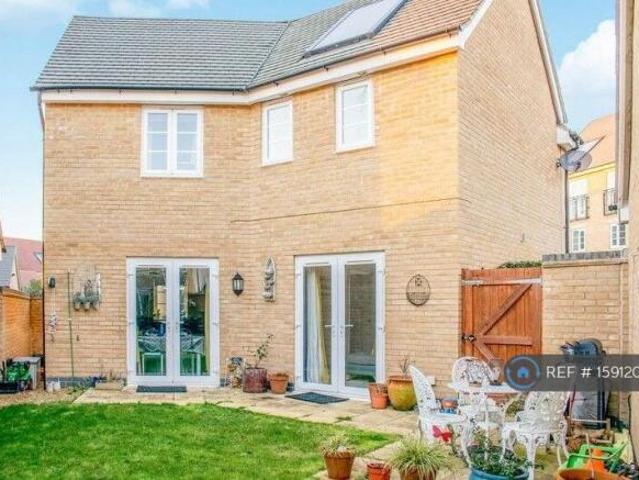 3 bedroom detached house for rent in Windlass Close, Northampton, NN4