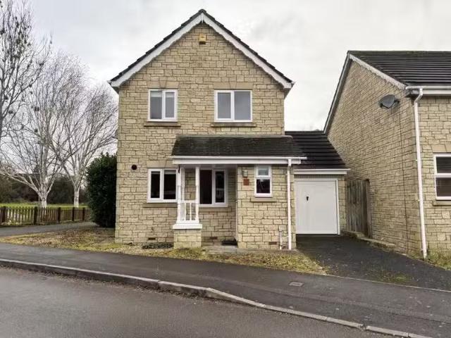3 bedroom detached house for rent in Windsor Drive, Westbury.