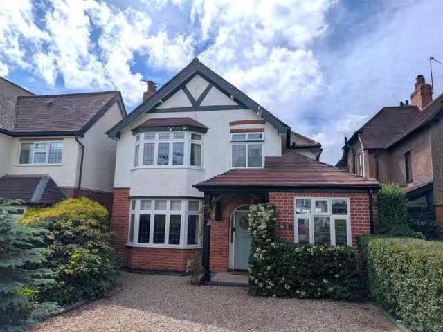 3 bedroom detached house for rent in Windy Arbour, Kenilworth.