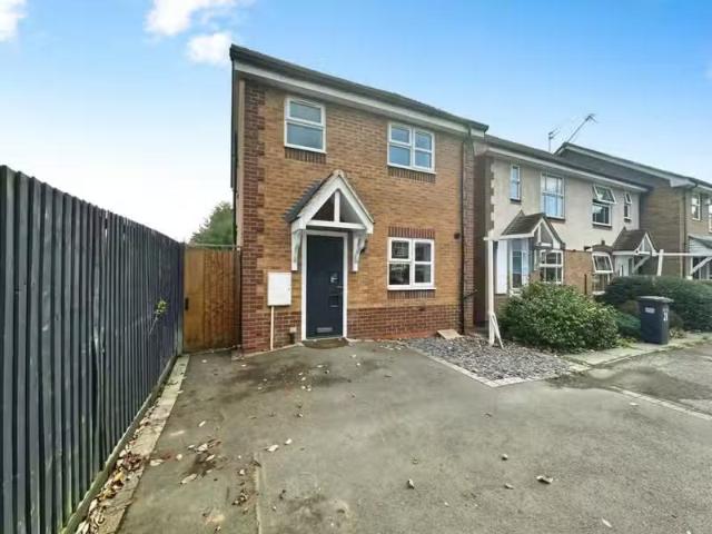 3 bedroom detached house for rent in Winster Avenue, Dorridge.