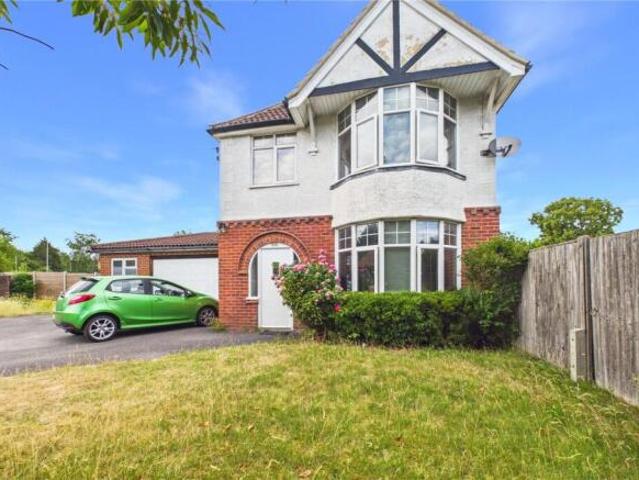 3 bedroom detached house for rent in The Meadway, Tilehurst, Reading, Berkshire, RG30