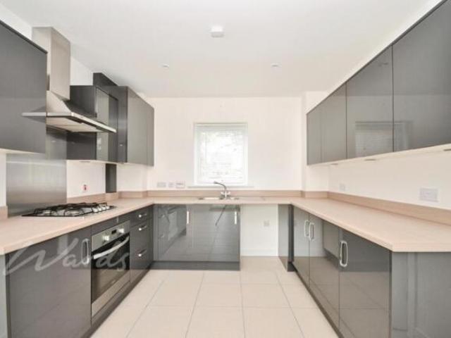 3 bedroom detached house for rent in The Close Ashford TN23