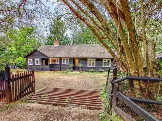 3 bedroom detached house for rent in The Cross, Burley, Ringwo.