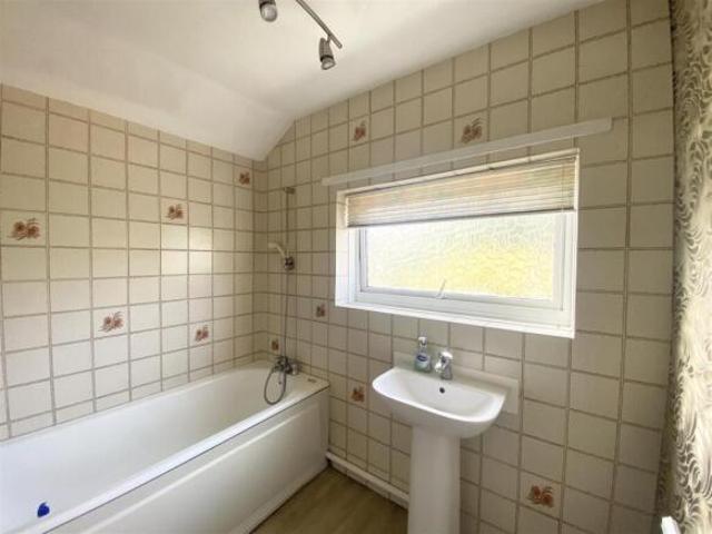 3 bedroom detached house for rent in The Downs, Silverdale, Nottingham, NG11